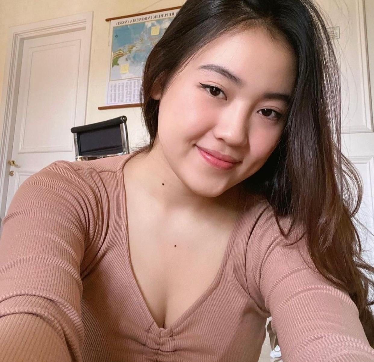 Pijat Panggilan Kebon Jeruk 24 Jam PLUS Wanita Muda 082264862074